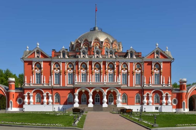 46 Best Russian Palaces and Mansions (Photos)