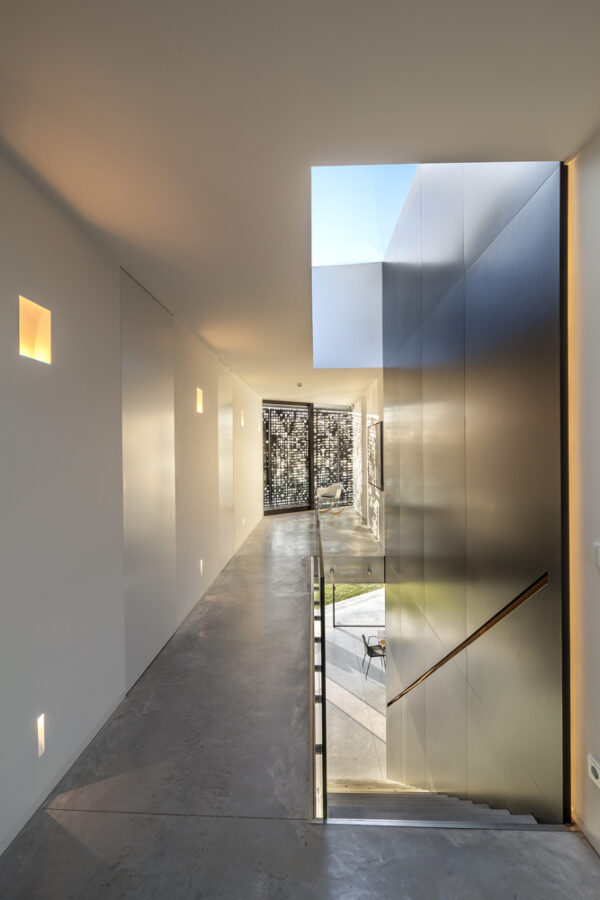 Studioninedots Designs Stunning Ultra Modern “Diamond-Shaped” Home ...