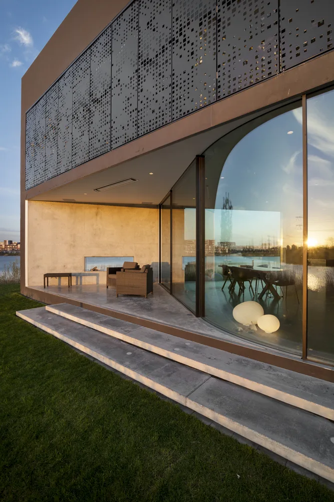 Studioninedots Designs Stunning Modern "Diamond-Shaped" Home