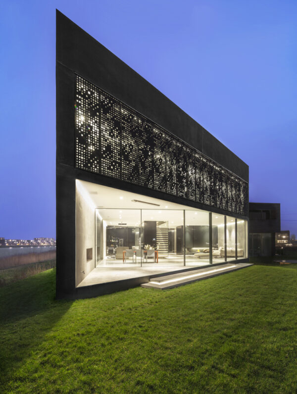 Studioninedots Designs Stunning Modern "Diamond-Shaped" Home