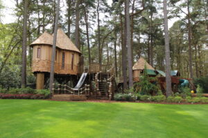 Enchanted Hideouts Treehouse Designed by Blue Forest – Home Stratosphere