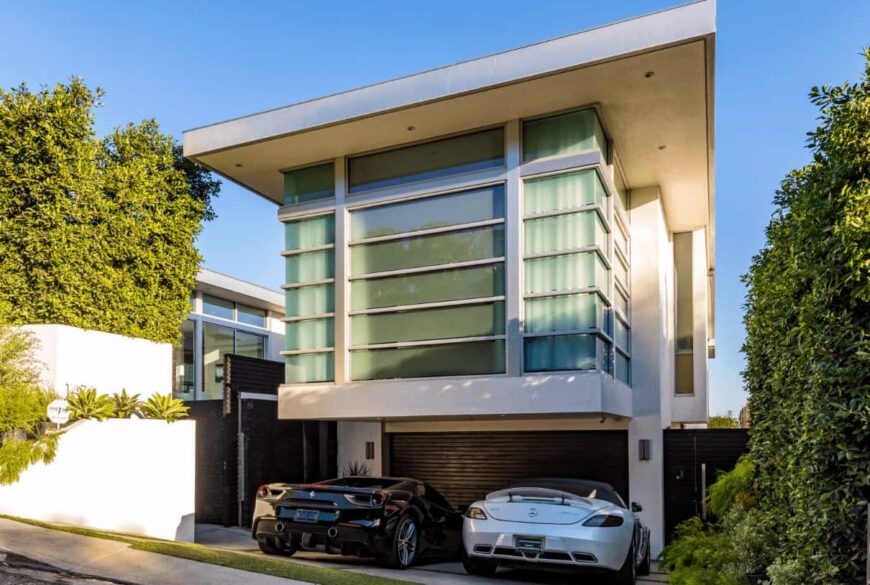 Spectacular Mansion On Blue Jay Way by McClean Design – Home Stratosphere