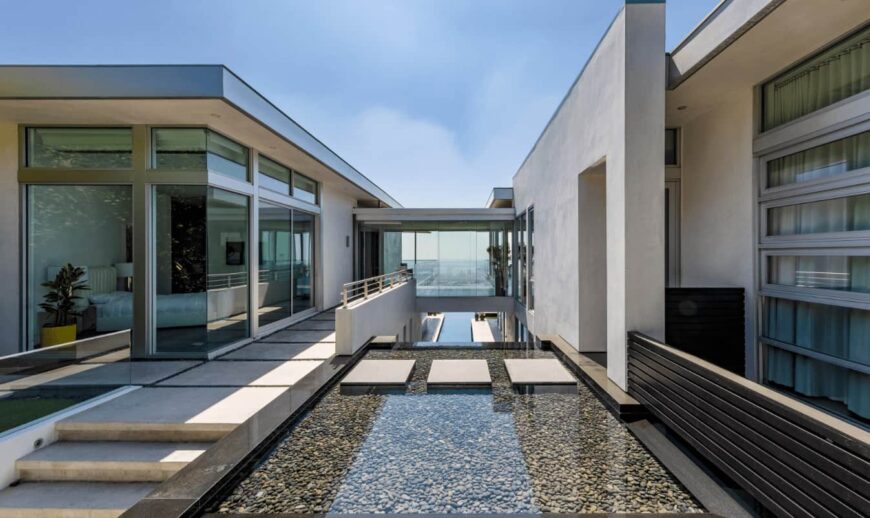 Spectacular Mansion On Blue Jay Way by McClean Design – Home Stratosphere