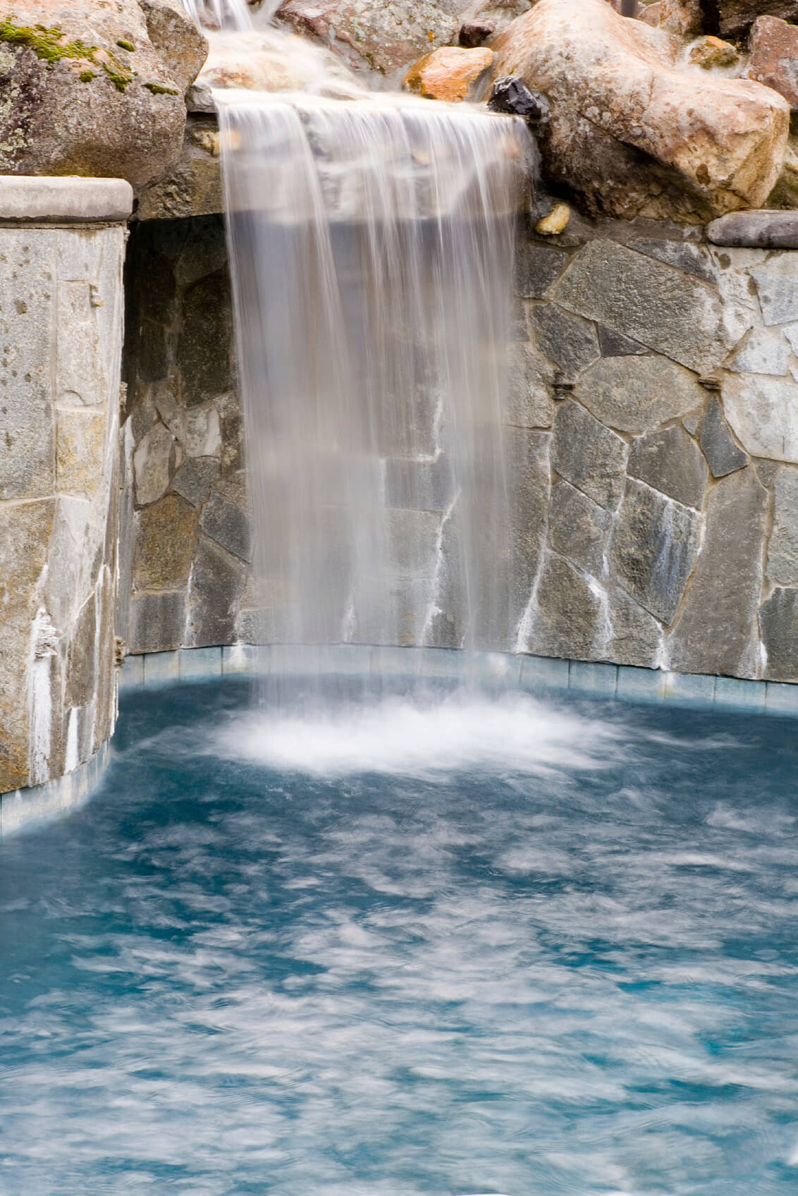 80 Fabulous Swimming Pools with Waterfalls (Pictures)