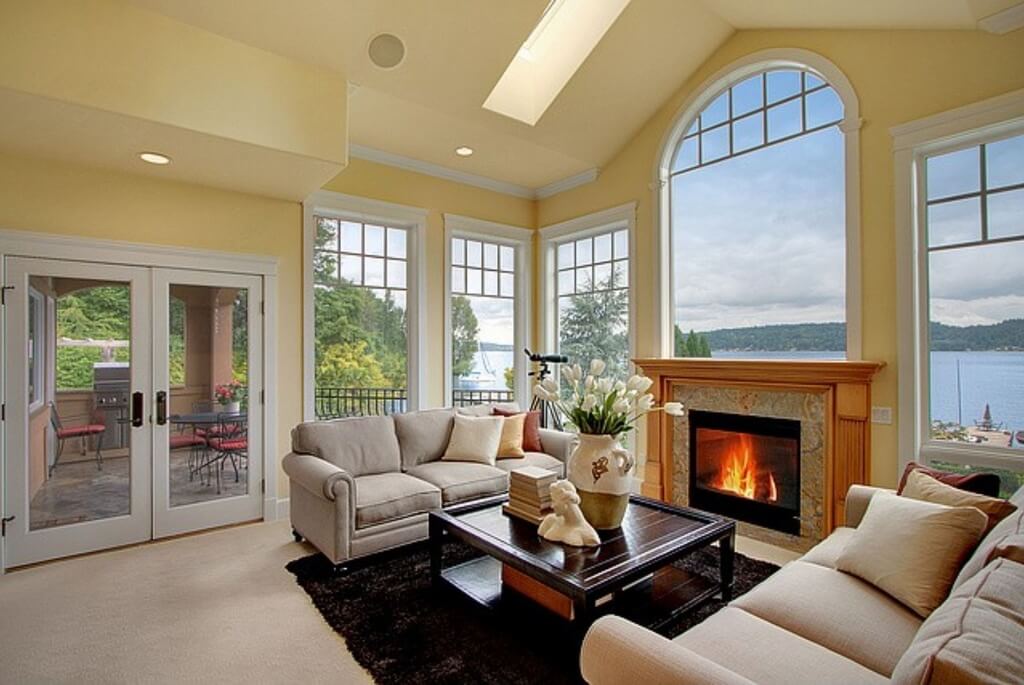 26 Living Rooms Naturally Lit with Skylights