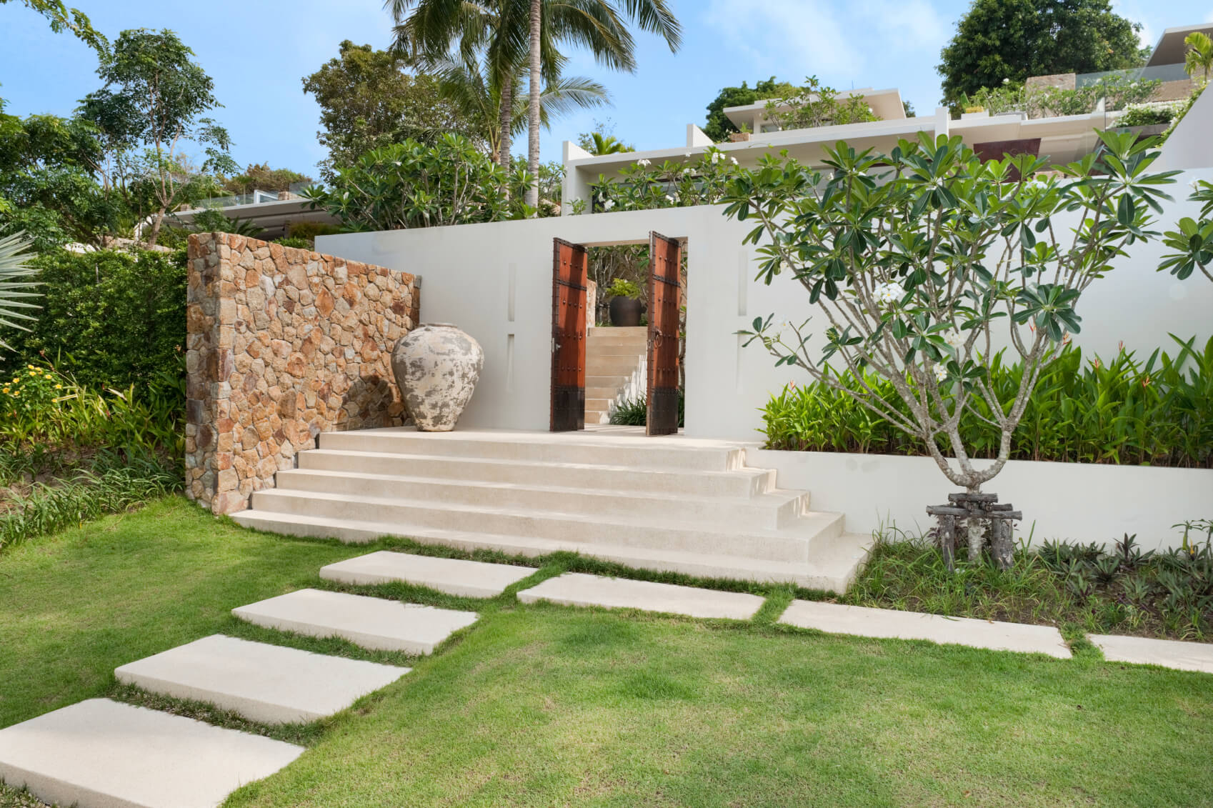 Breezy and Sprawling Tropical Island Villa With Infinity Pool – Home ...