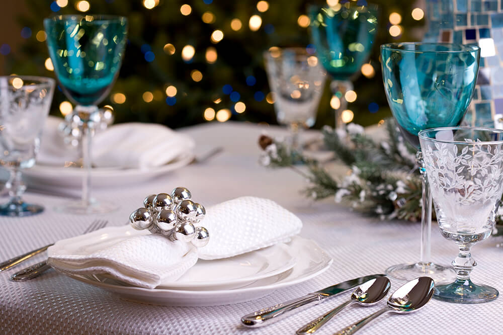 44 Terrific Table Setting Ideas for Dinner Parties & Holidays (2021!)