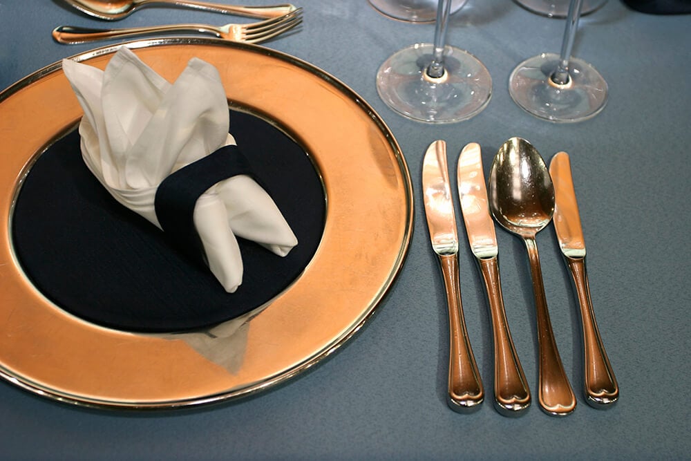 44 Terrific Table Setting Ideas for Dinner Parties & Holidays (2021!)