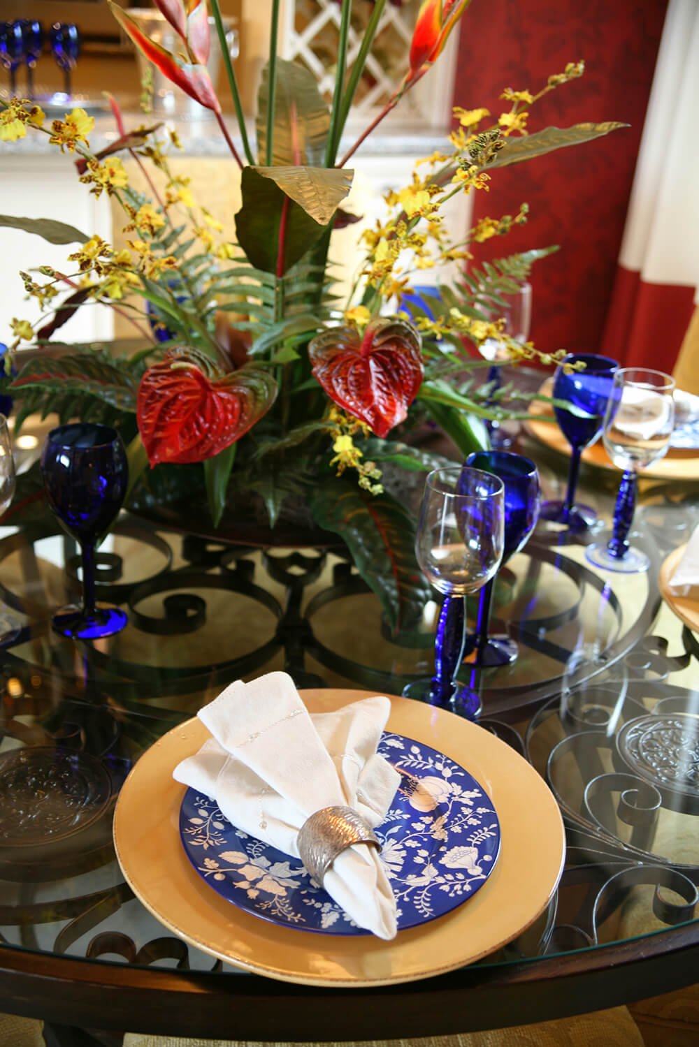 44 Terrific Table Setting Ideas for Dinner Parties & Holidays (2021!)