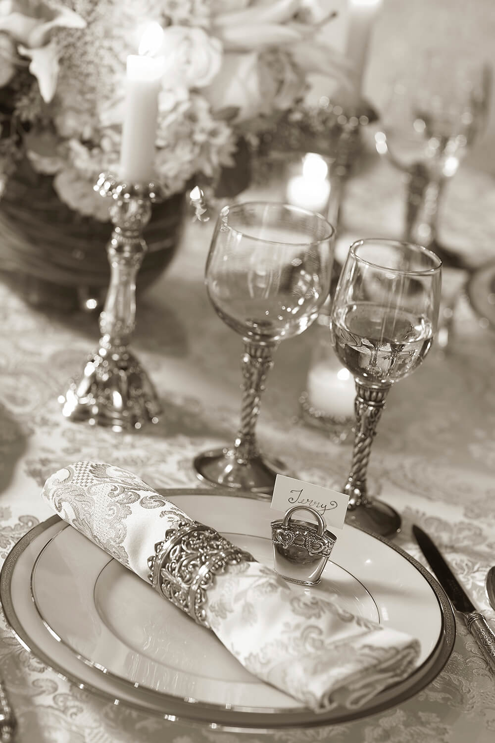 44 Terrific Table Setting Ideas for Dinner Parties & Holidays (2021!)