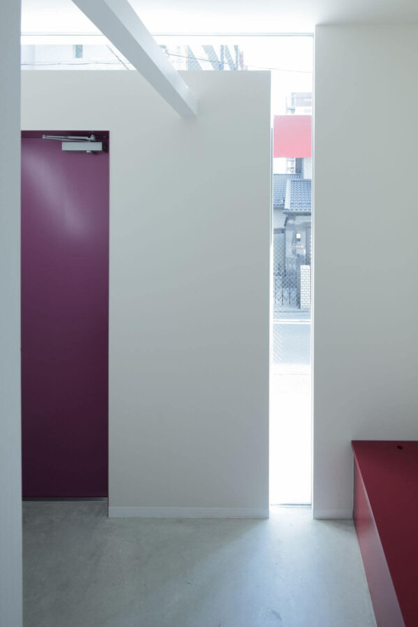 Startling Modern Keyhole Project By Eastern Design Office