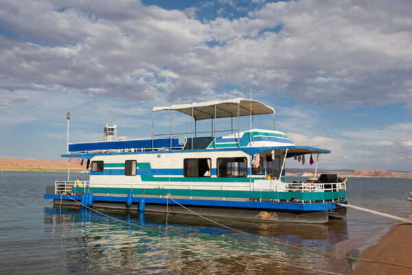 8 Different Types of Houseboats (Designs, Ideas, Examples & 40 Photos ...