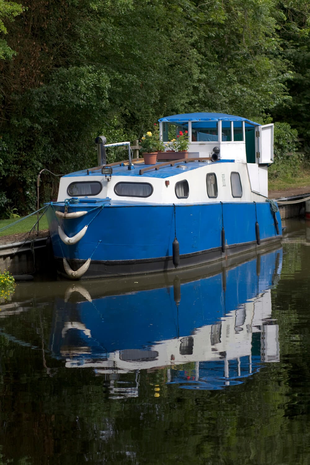 8 Different Types of Houseboats (Designs, Ideas, Examples & 40 Photos ...