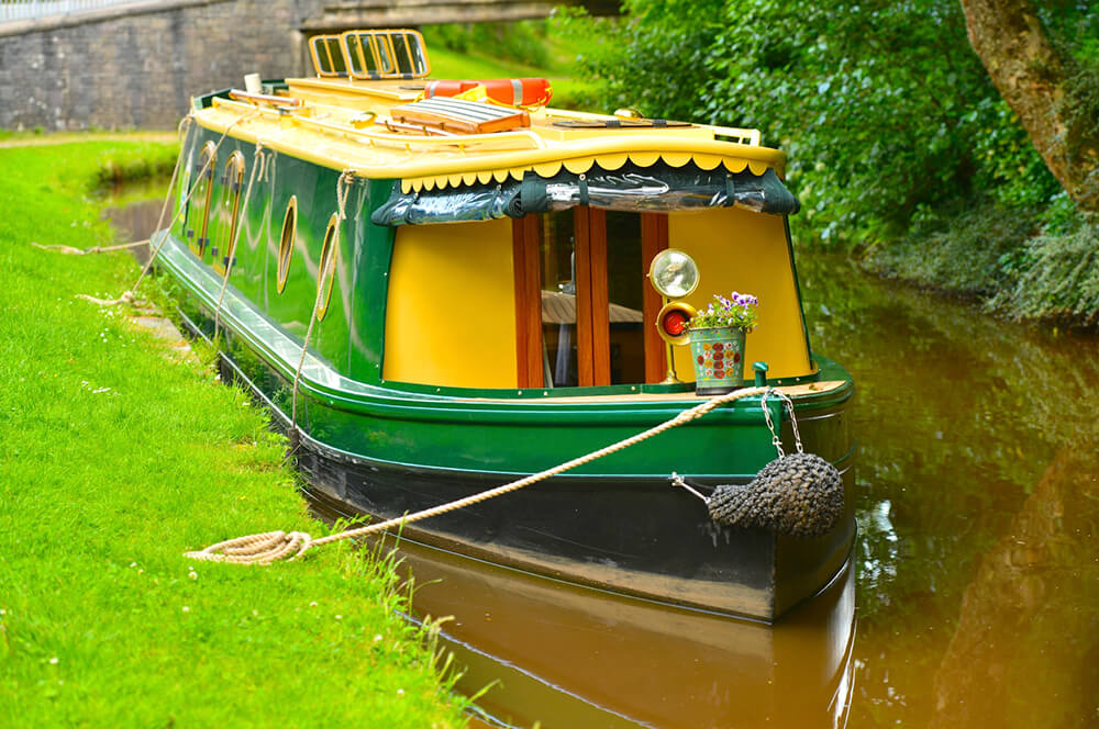 8 Different Types of Houseboats (Designs, Ideas, Examples & 40 Photos ...