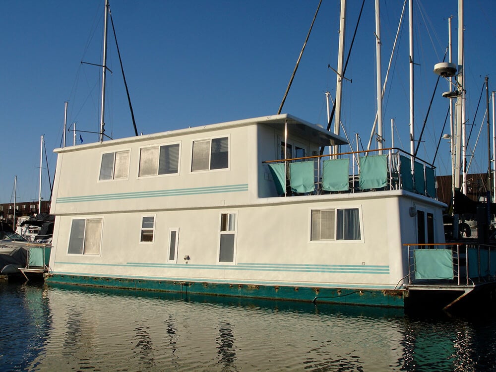 8 Types of Houseboats (Designs, Ideas, Examples & 40 Photos)