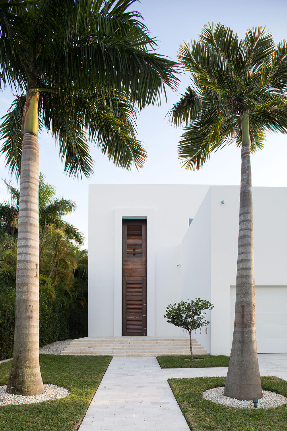 Glass-Filled Biscayne Bay House by STRANG Architecture – Home Stratosphere
