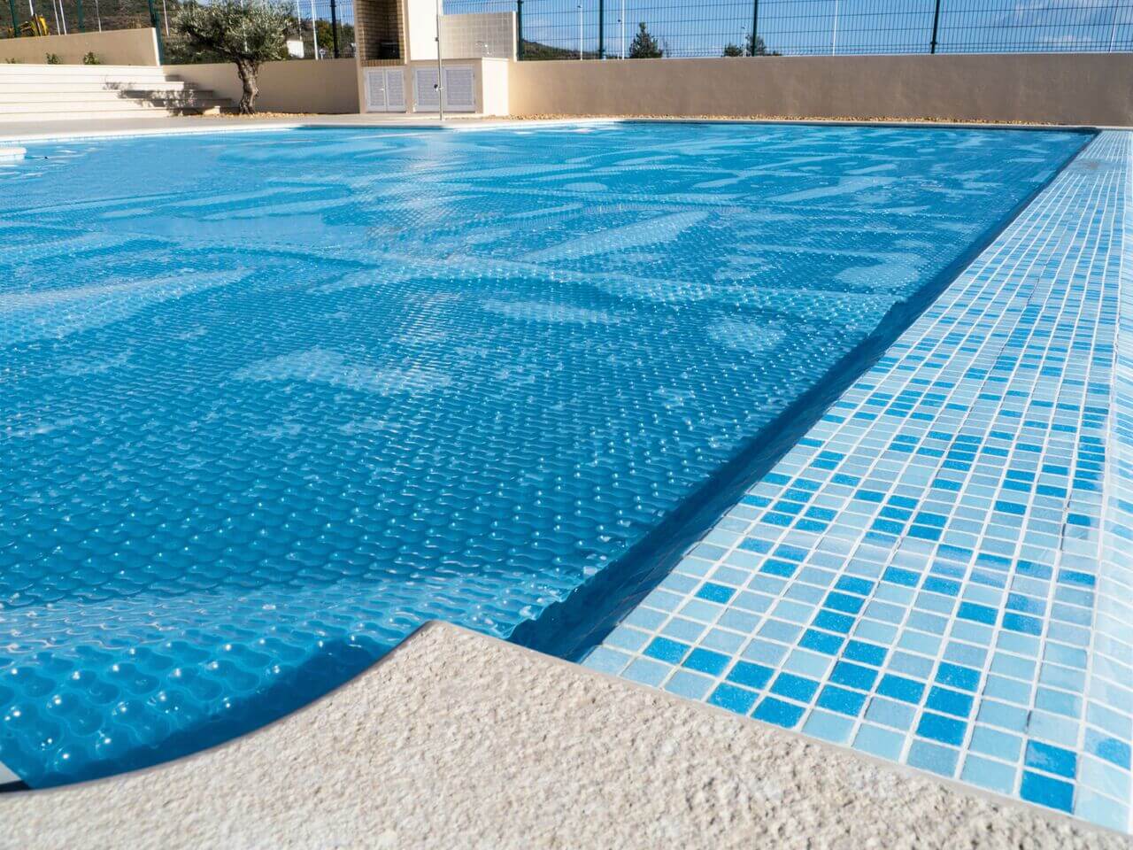 18 Fantastic Swimming Pool Covers (Ideas and Types)
