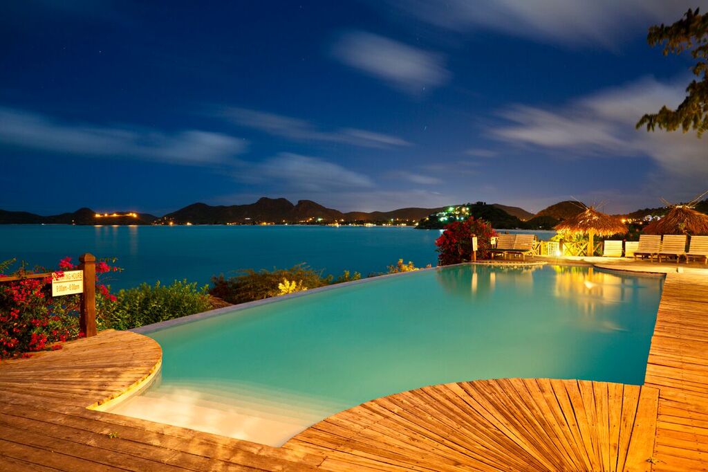 31 Unique Pool Shapes and Designs - Home Stratosphere