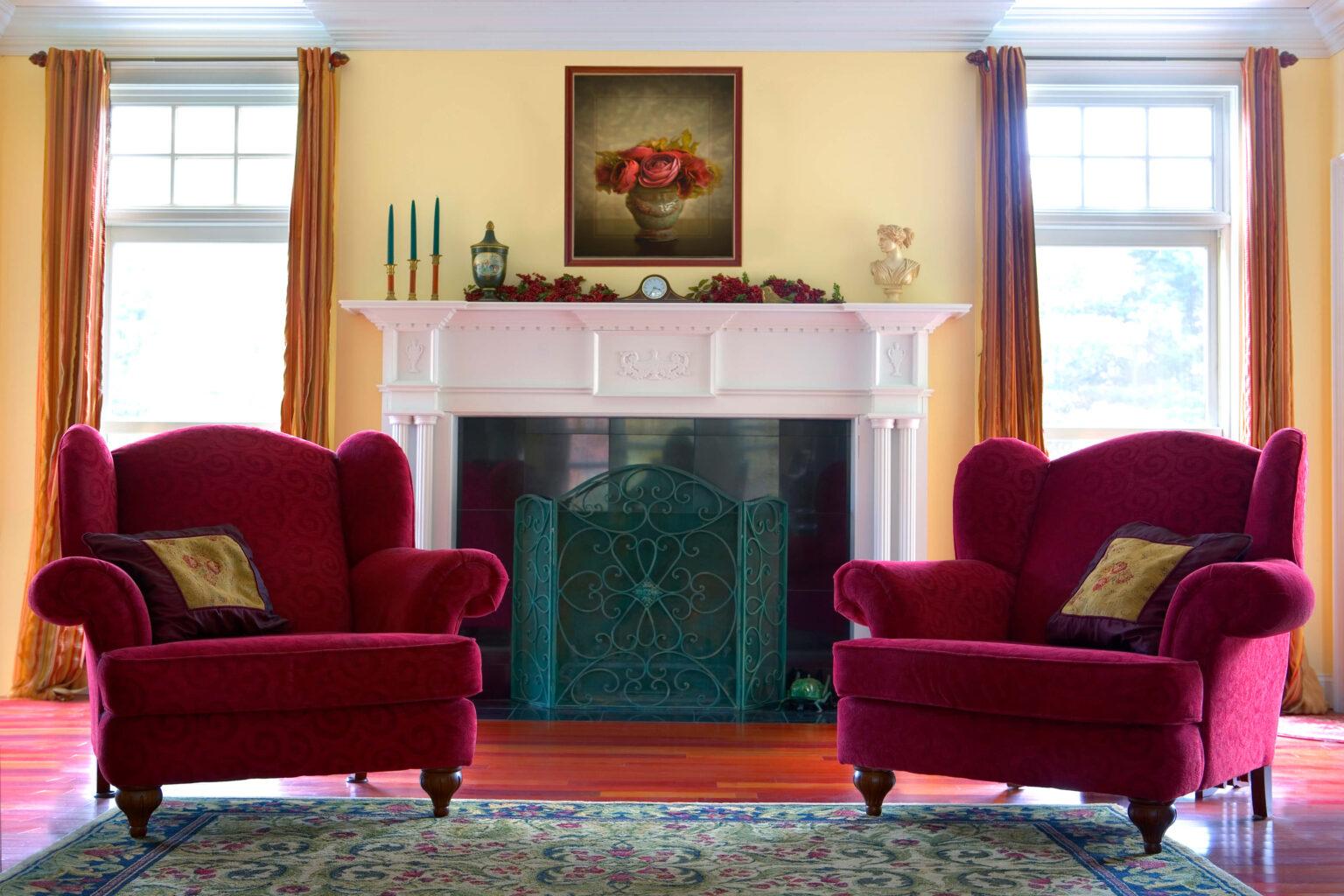 23 Living Room Design Ideas Featuring Different Types of Chairs