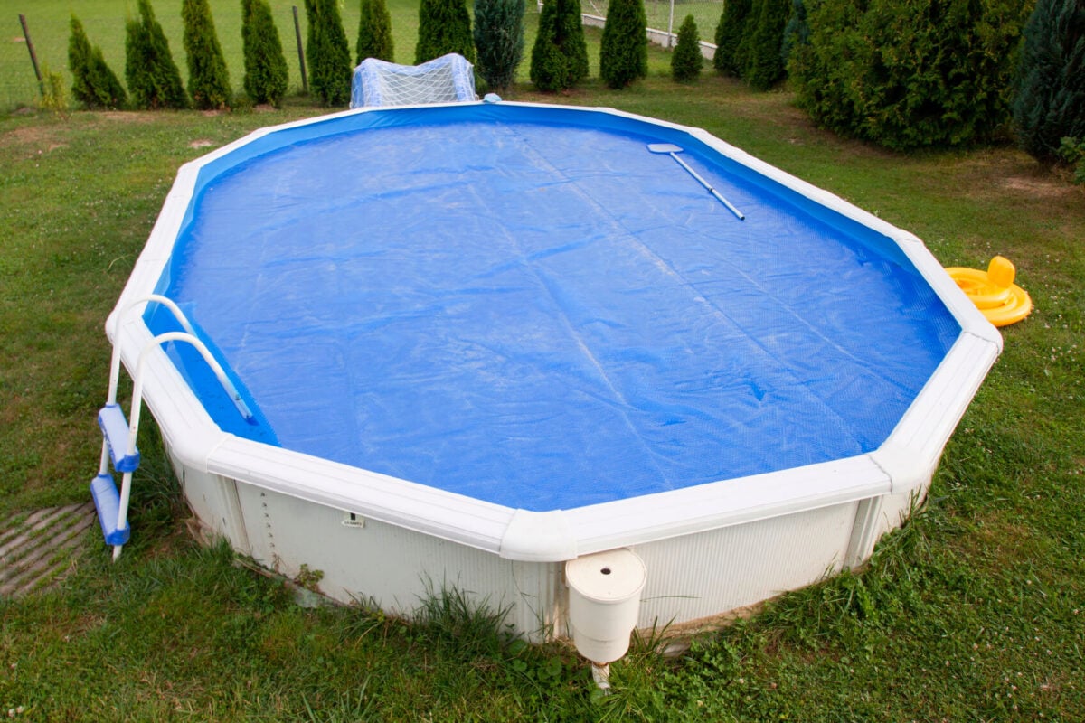 18 Fantastic Swimming Pool Covers (Ideas and Types)