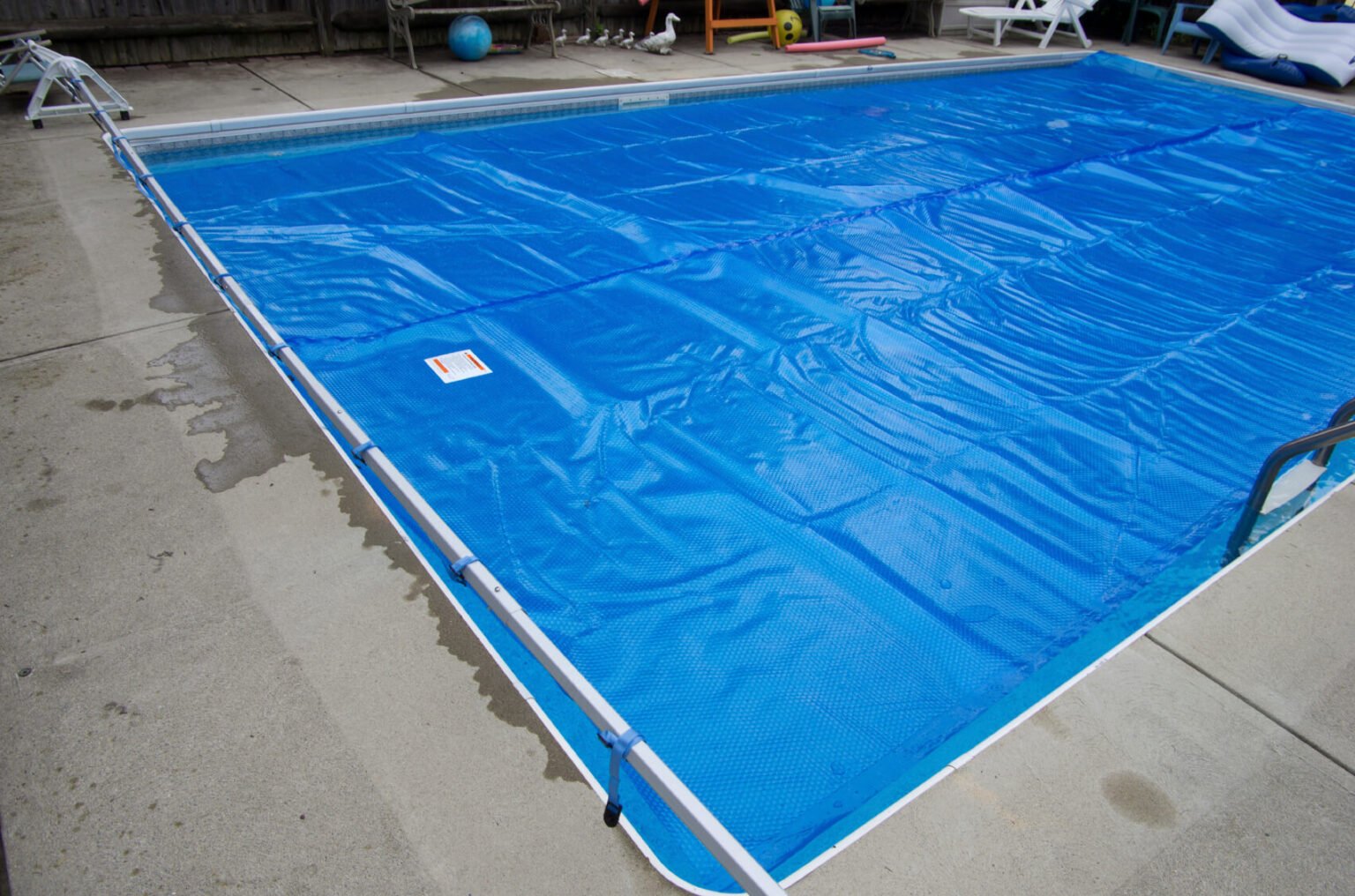 18 Fantastic Swimming Pool Covers (Ideas and Types)