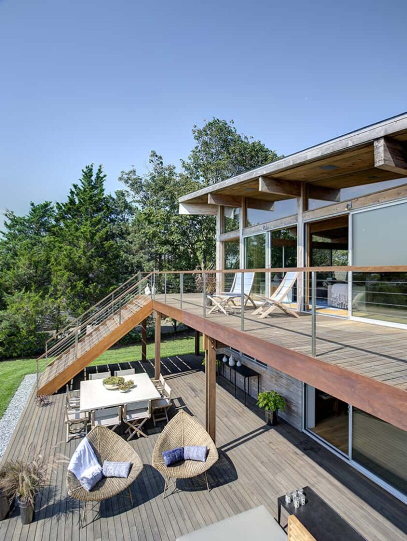 27 Extensive Multi-Level Decks for Entertaining Large Parties