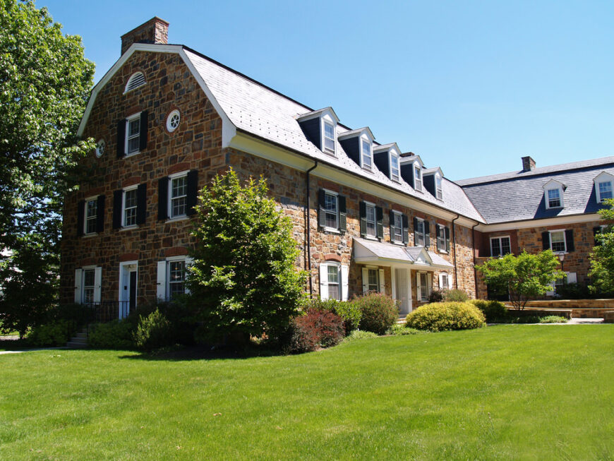 12 Examples of Homes with Gambrel Roofs (With Photo Examples) – Home ...