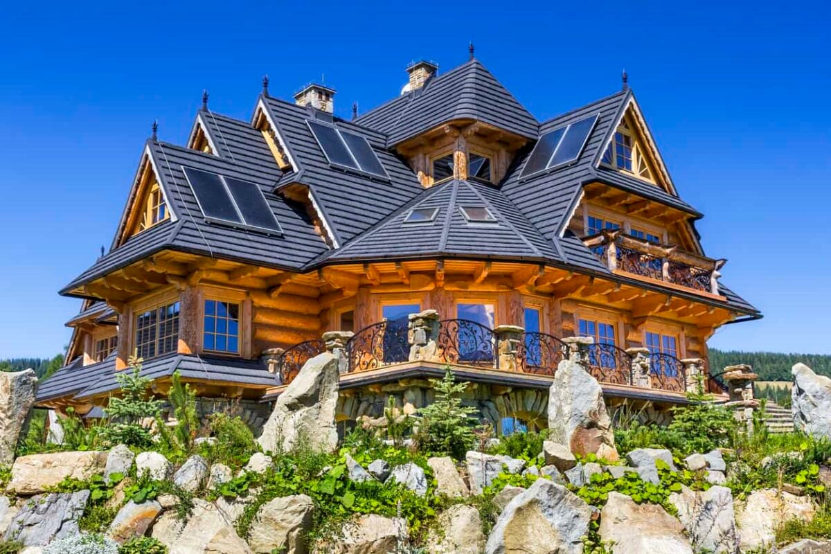 42 Stunning Log Homes & Mansions (Photos)