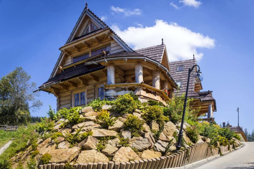 42 Stunning Log Homes & Mansions (Photos) – Home Stratosphere
