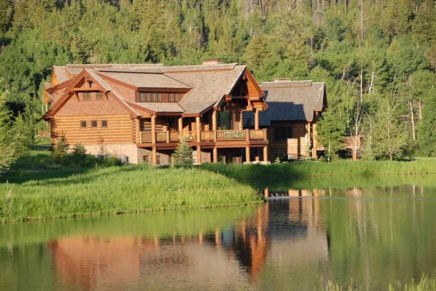 42 Stunning Log Homes & Mansions (Photos)