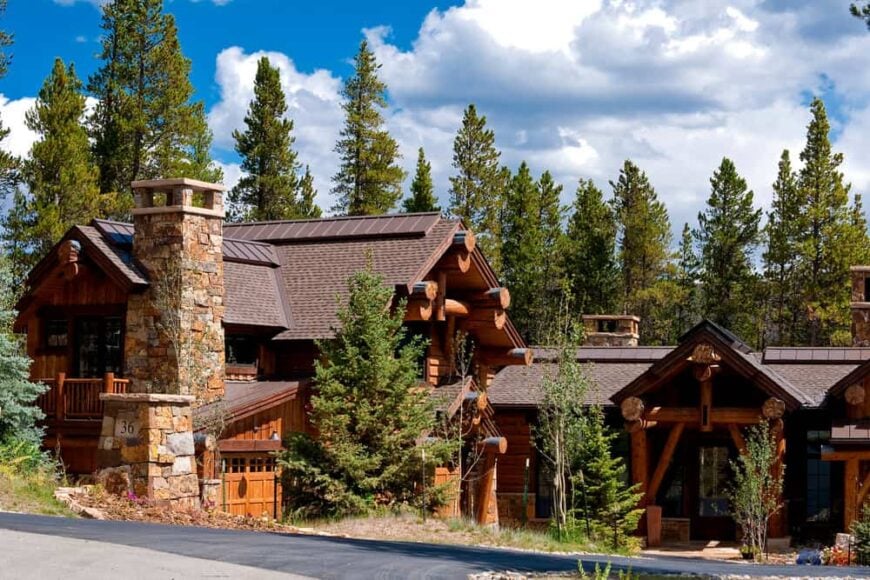 42 Stunning Log Homes & Mansions (Photos)