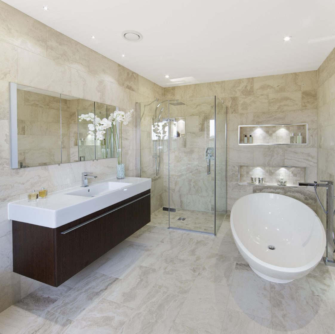 55 Primary Bathrooms with Floating Vanities (Photos)