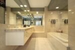 55 Primary Bathrooms with Floating Vanities (Photos) – Home Stratosphere