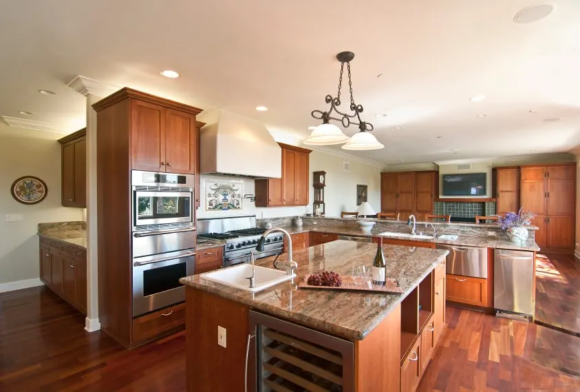 49 Kitchens with Both an Island and a Peninsula (Photos)