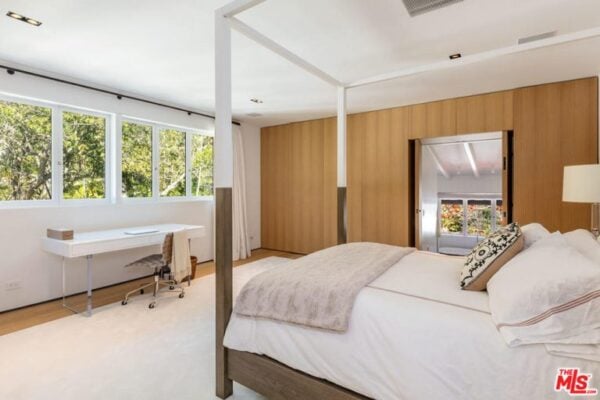 Lori Loughlin Lists Beautifully Renovated Bel Air Mansion for $35 ...