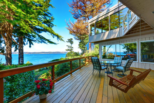 15 Different Types of Built-In Deck/Patio Seating Ideas (Photos)