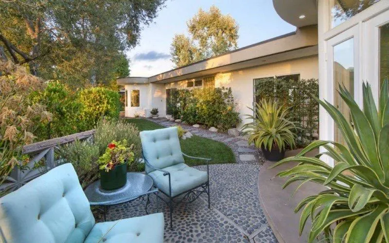 Mandy Moore Moves into Gorgeous Midcentury Home in Pasadena - Home ...