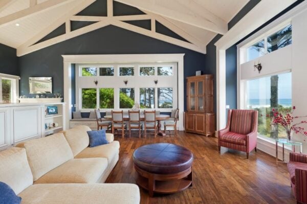 21 Vaulted Ceiling Ideas Highlight Contemporary Design Trends