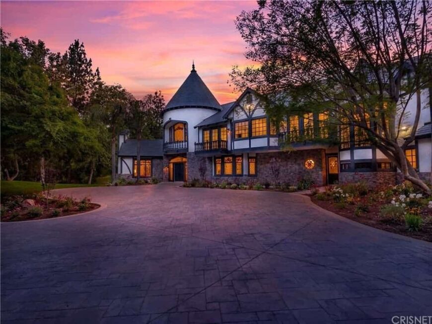 15 Traditional Style Homes – Exterior and Interior Examples & Ideas ...