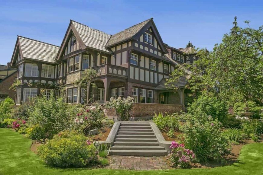 15 Traditional Style Homes – Exterior and Interior Examples & Ideas ...
