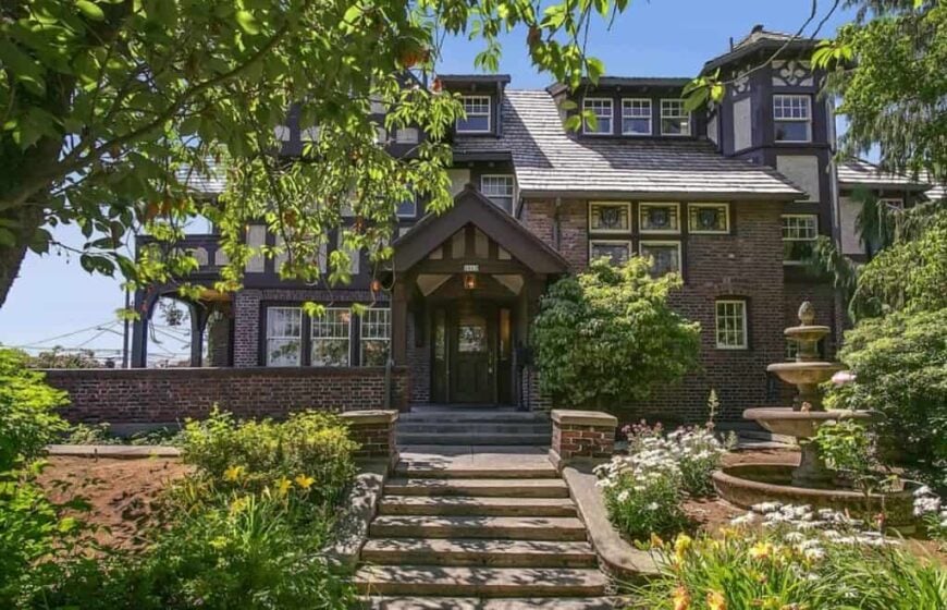 15 Traditional Style Homes – Exterior and Interior Examples & Ideas ...