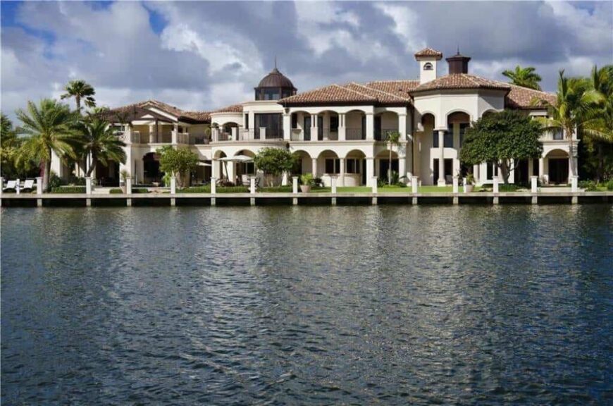 14 Transitional Style Homes – Exterior and Interior Examples & Ideas ...