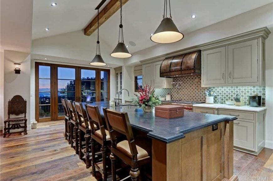 32 Kitchens with High Ceilings (Photos)