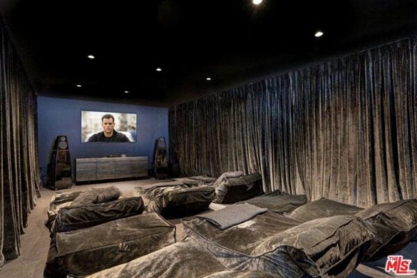Usher’s Incredible Homes (Past and Present) – Home Stratosphere