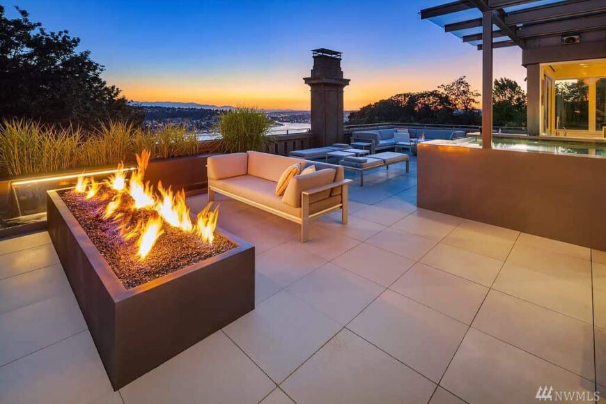 Large Urban Mansion with Incredible View – Home Stratosphere