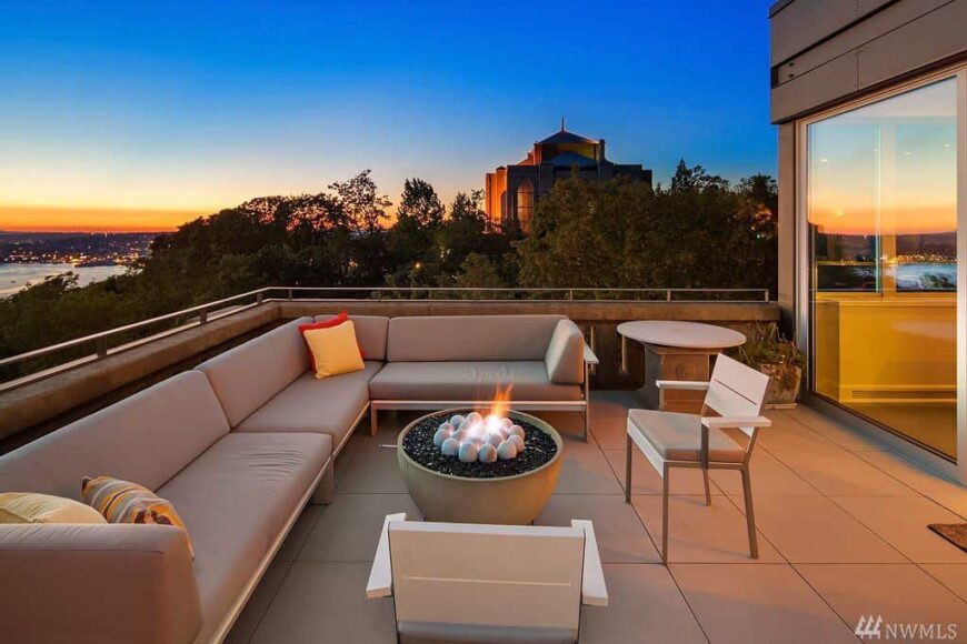 Large Urban Mansion with Incredible View – Home Stratosphere