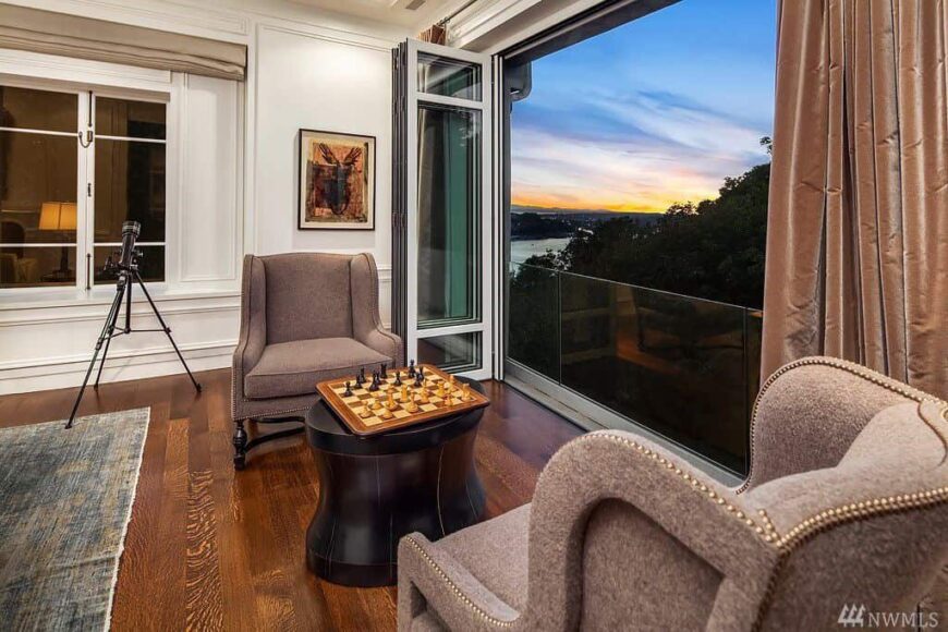 Large Urban Mansion with Incredible View – Home Stratosphere