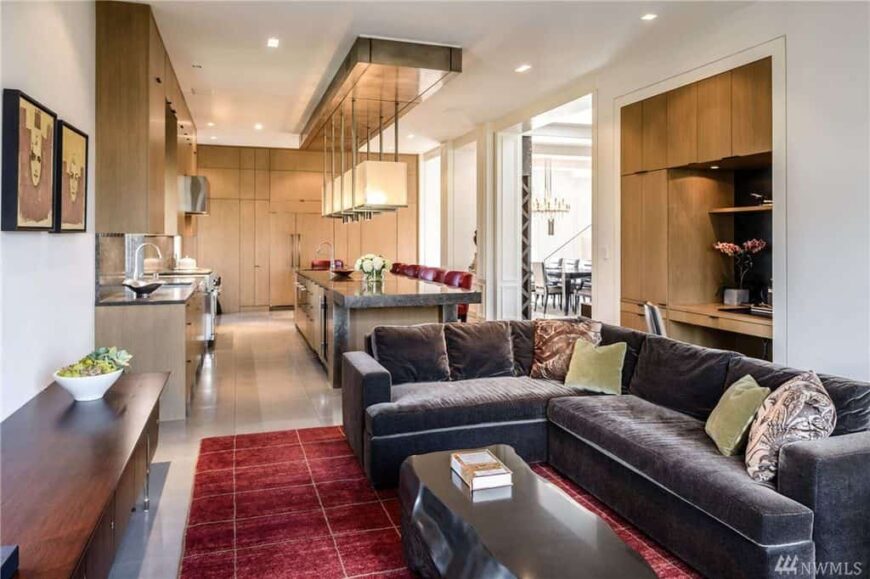 Large Urban Mansion with Incredible View – Home Stratosphere