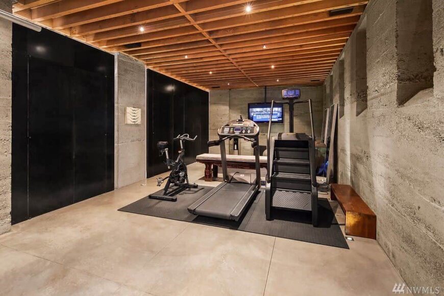 Large Urban Mansion with Incredible View – Home Stratosphere