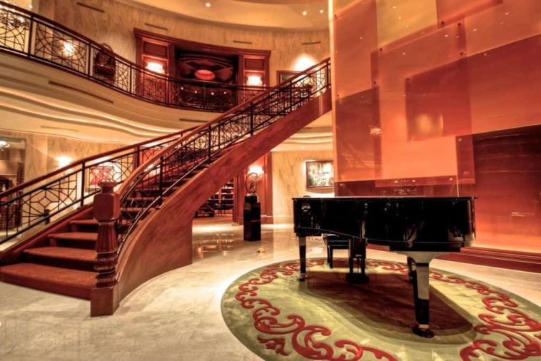 70 Mansion Foyer Ideas (Photos)